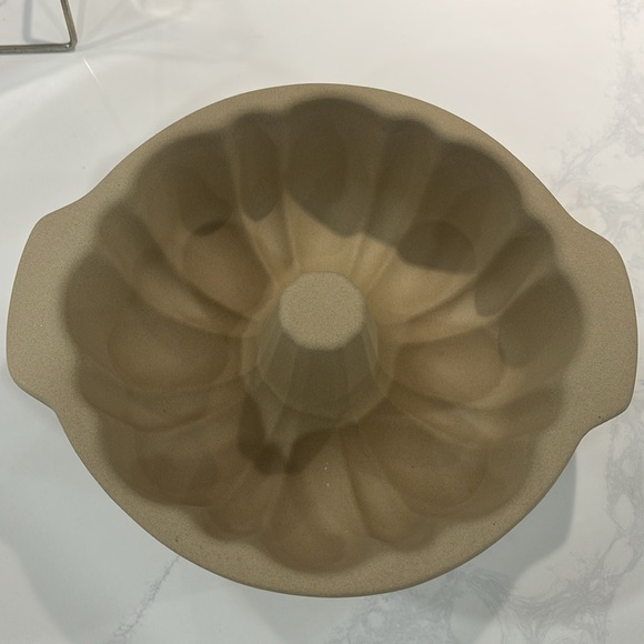 The Pampered Chef | Kitchen | The Pampered Chef Stoneware Fluted Pan ...